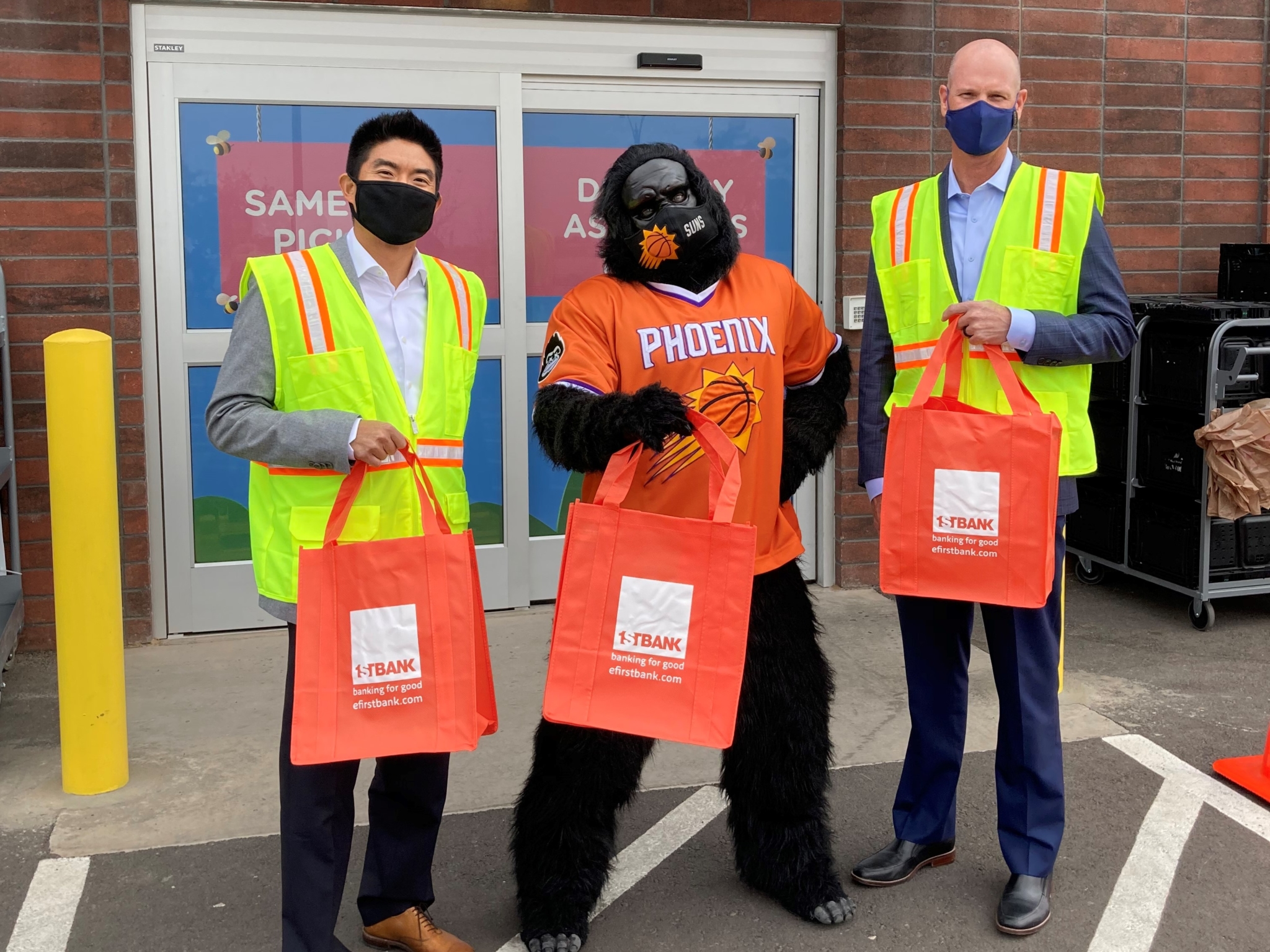 FirstBank pays $8,000 of grocery bills ahead of Arizona Gives Day - AZ ...