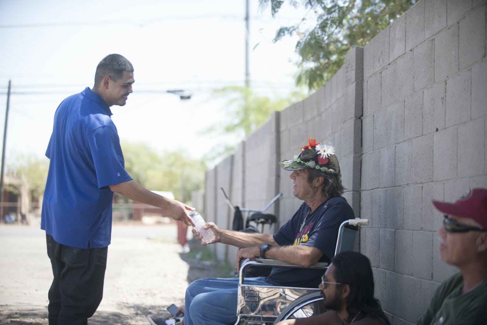 Should you give money to a panhandler? 4 tips - AZ Big Media