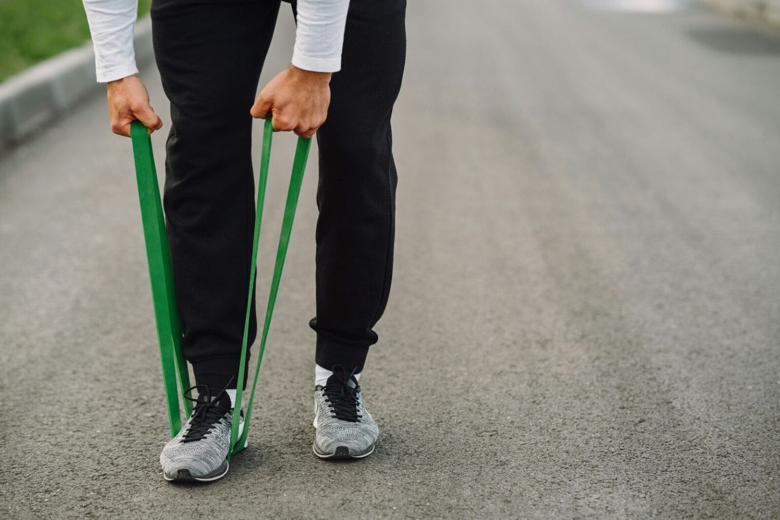Resistance bands vs. free weights: Which is better for building muscle ...