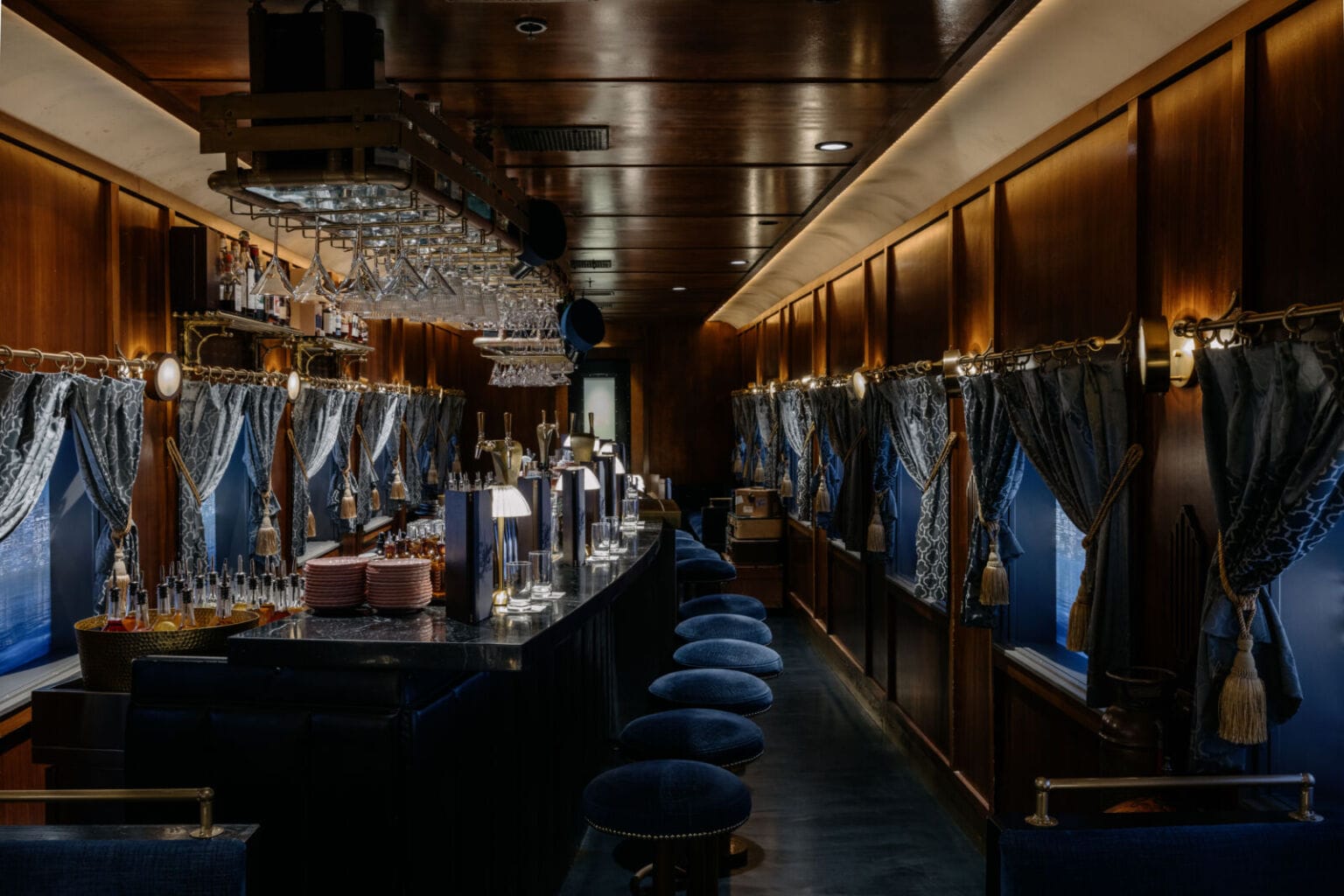 Platform 18 unveils new 1920s-inspired cocktail program - AZ Big Media